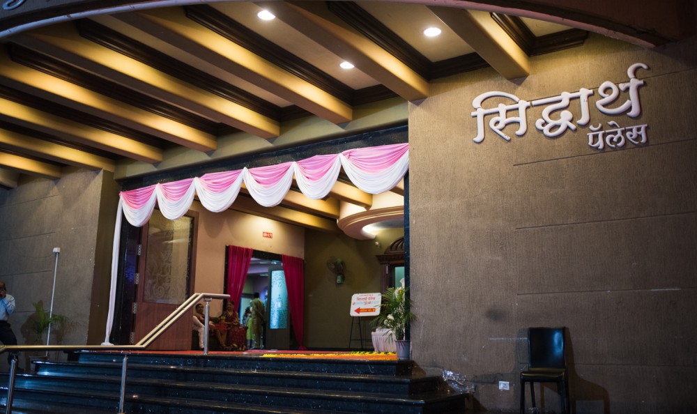 Anuja & Harshal's marathi-gujju wedding at Siddharth palace Pune ...